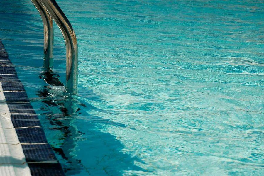 Canarian Weekly - Holidaymaker dies after being pulled from hotel pool ...